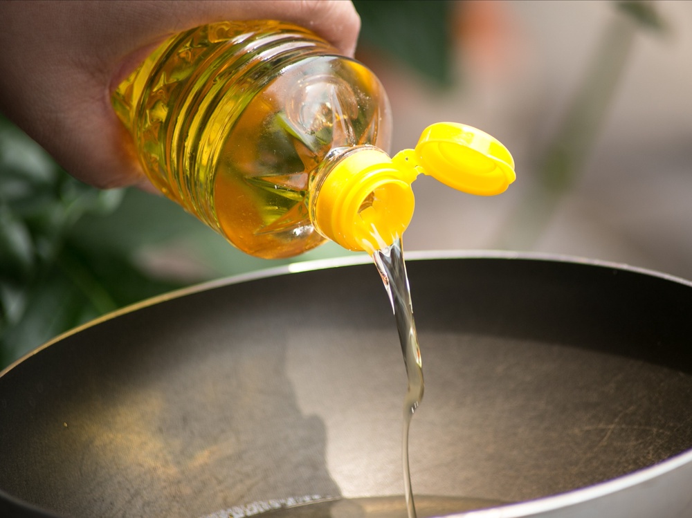 Common cooking oil could be causing colon cancer surge in young people ...