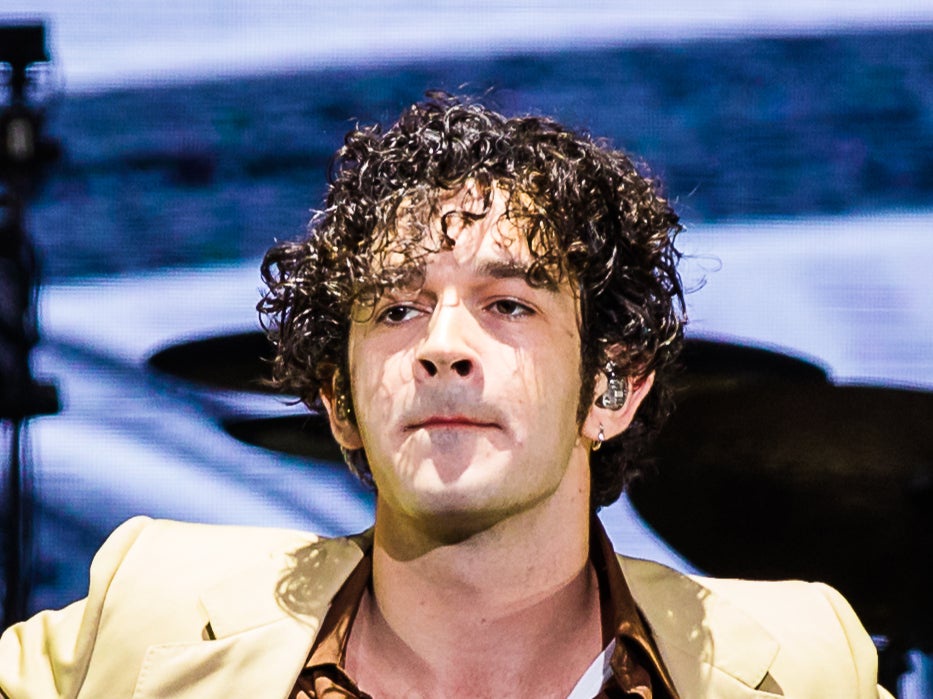 Matty Healy defends Malaysia kiss in 10-minute speech at The 1975 ...