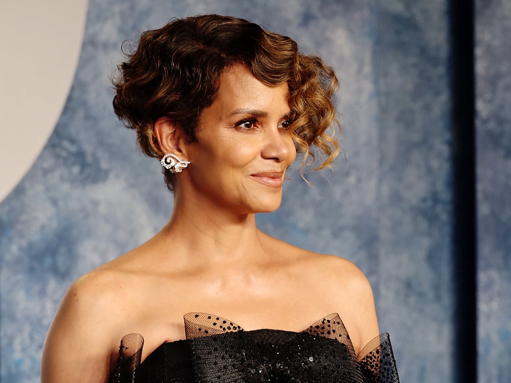 Halle Berry and her ‘mini me’ daughter wear matching outfits to watch ...