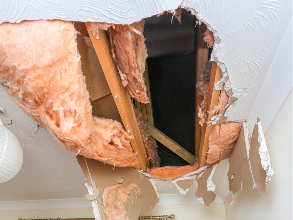 Huge block of ice ‘falls from plane’ and crashes through woman’s roof Huge block of ice ‘falls from plane’ and crashes through woman’s roof