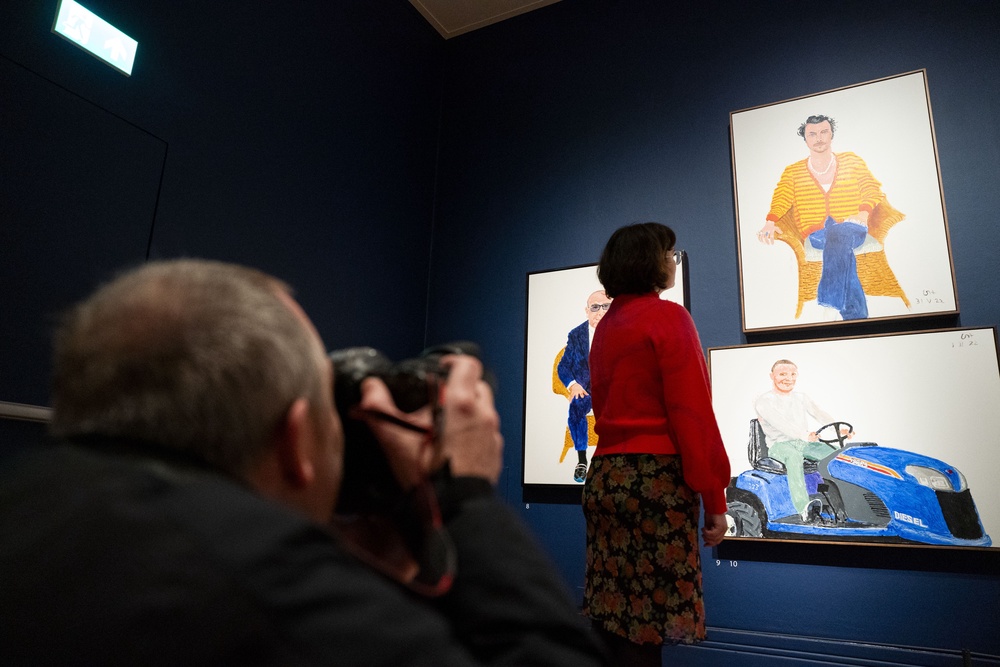David Hockney: Never-seen-before portraits dazzle visitors at London’s ...