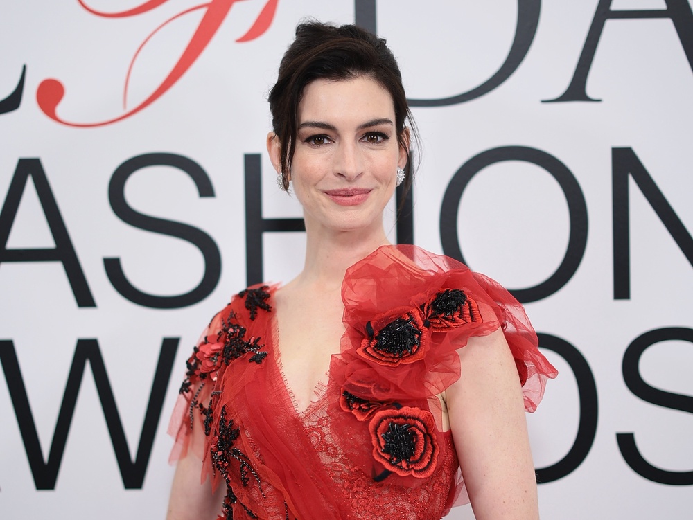 Anne Hathaway explains why she keeps her two sons out of the spotlight ... Anne Hathaway explains why she keeps her two sons out of the spotlight ...