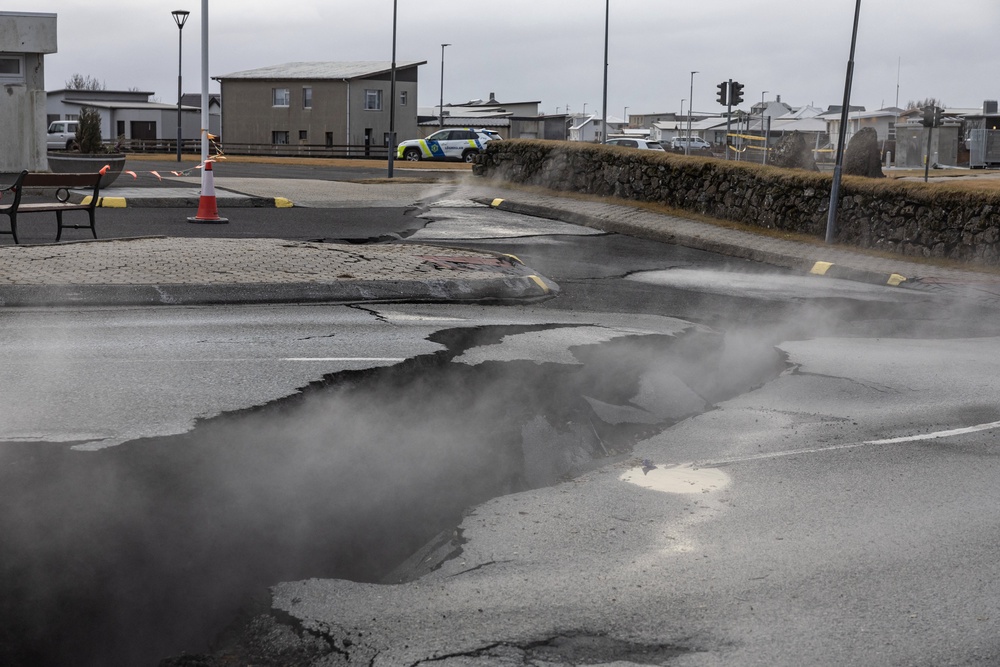 Iceland volcano – live: Evacuation zone ‘still dangerous’ as eruption ...