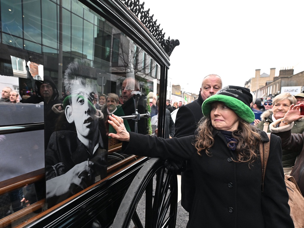 Johnny Depp and Nick Cave join thousands to celebrate life of Pogues ...