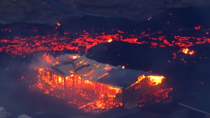 Iceland volcano eruption: House burns down as lava river surrounds ...