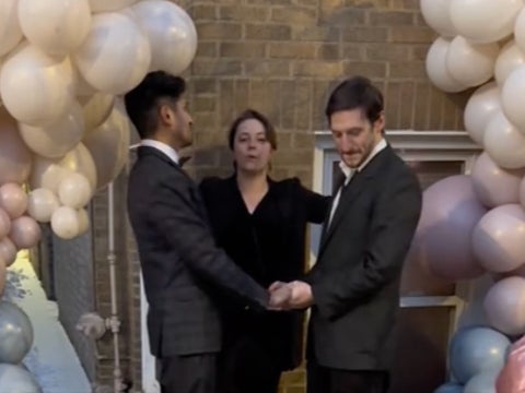 Chicago’s viral ‘rat hole’ shrine becomes a wedding venue