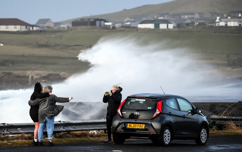 Experts explain extreme weather as UK prepares for stormiest winter on ...