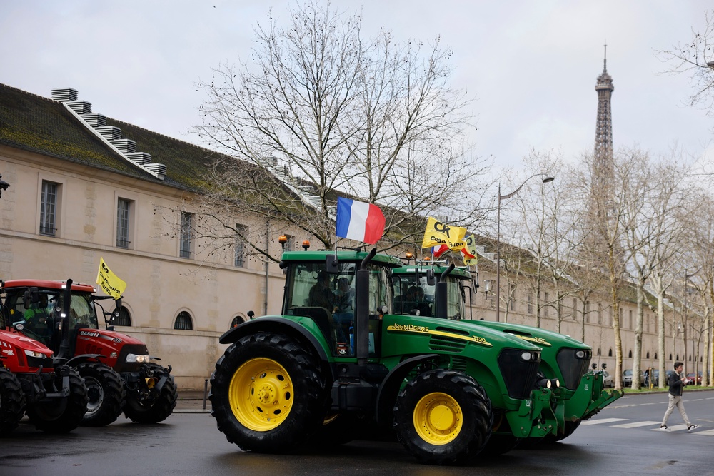 Angry French farmers with tractors are back on the streets of Paris for ...