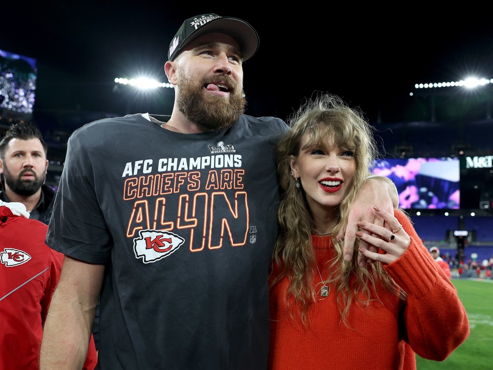 Taylor Swift ‘coming up with football plays’ for the Kansas City Chiefs