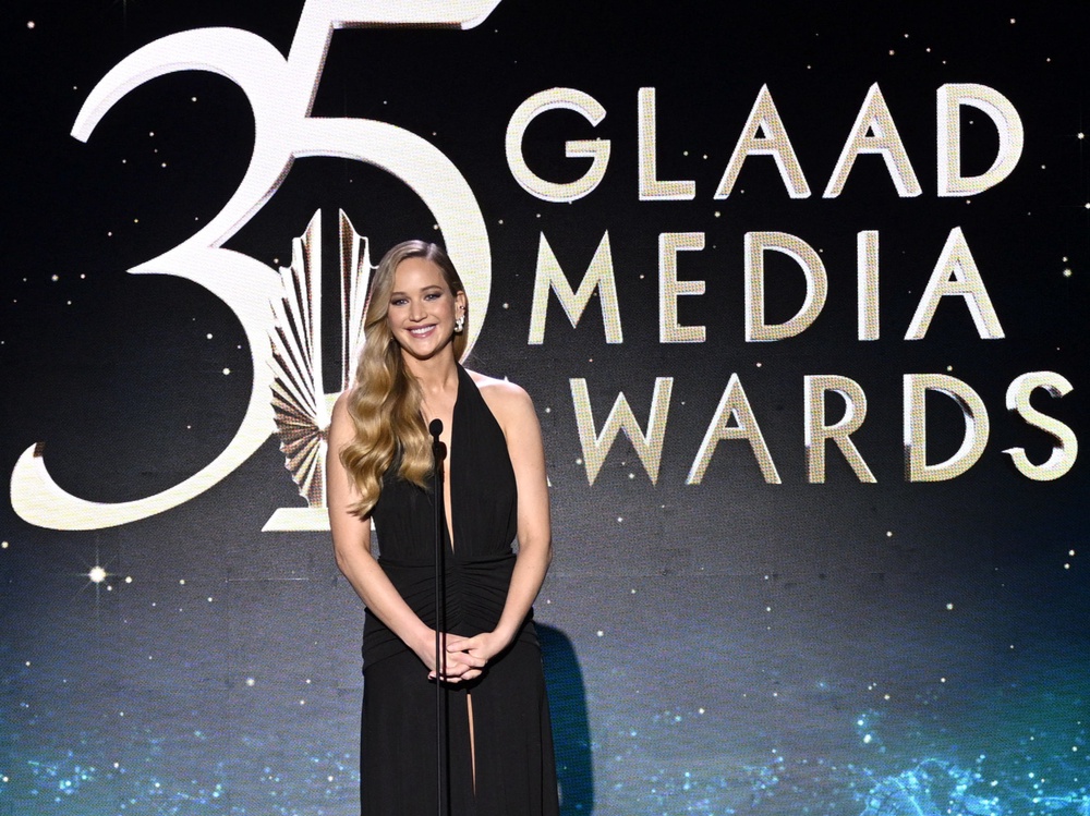 Jennifer Lawrence roasts Mike Pence over views on conversion therapy at ...