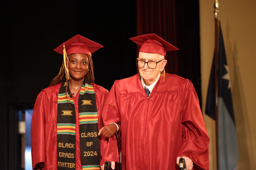 WWII veteran finally walks across graduation stage 81 years after being ...
