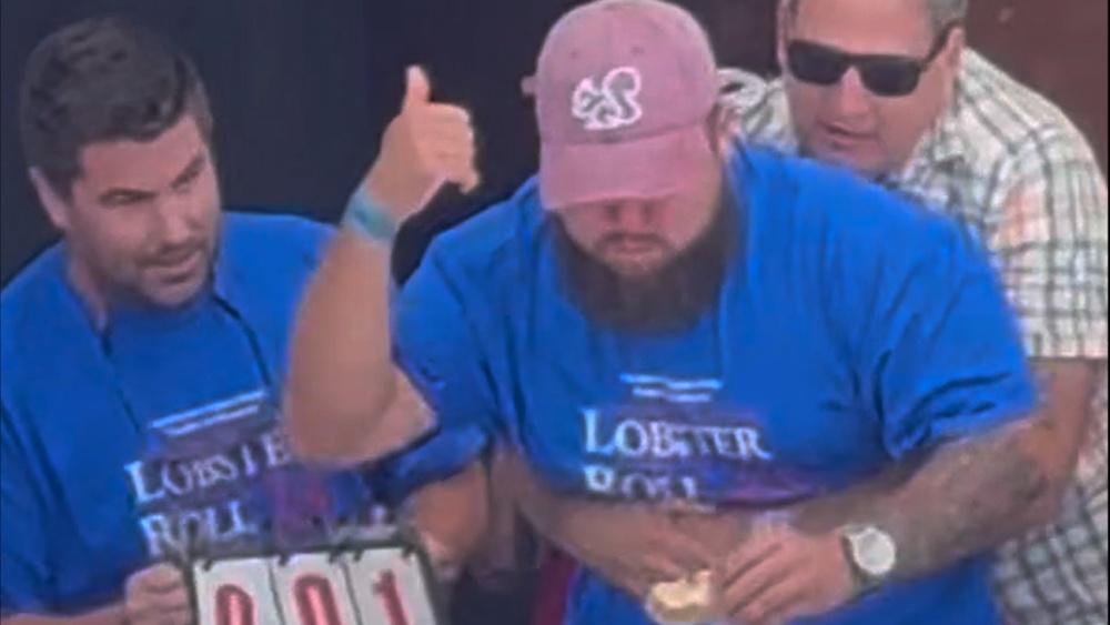 New Hampshire governor saves choking contestant during lobster roll ...