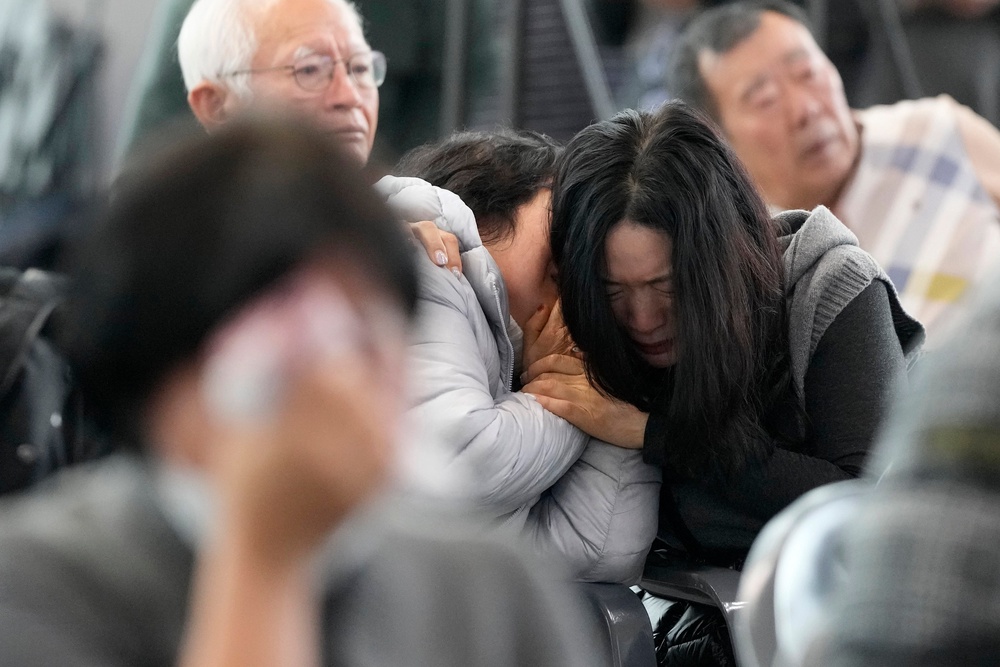 South Korea plane crash latest: Grieving families camp out at airport ... South Korea plane crash latest: Grieving families camp out at airport ...