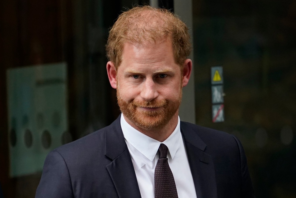 Rupert Murdoch's UK tabloids offer a rare apology in a legal settlement ...