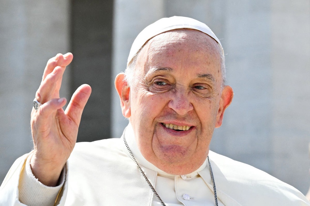 Pope Francis death latest: Catholics around the world mourn first South ...