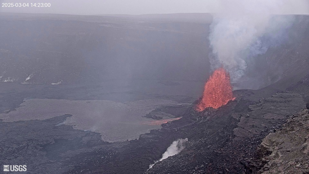 Lava fountain spews over 100 feet into the air from Hawaii volcano