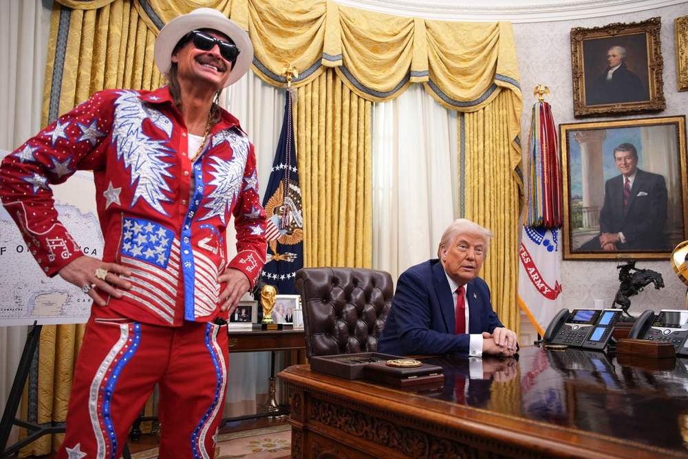 Fox News reporter makes fun of Kid Rock’s Oval Office outfit
