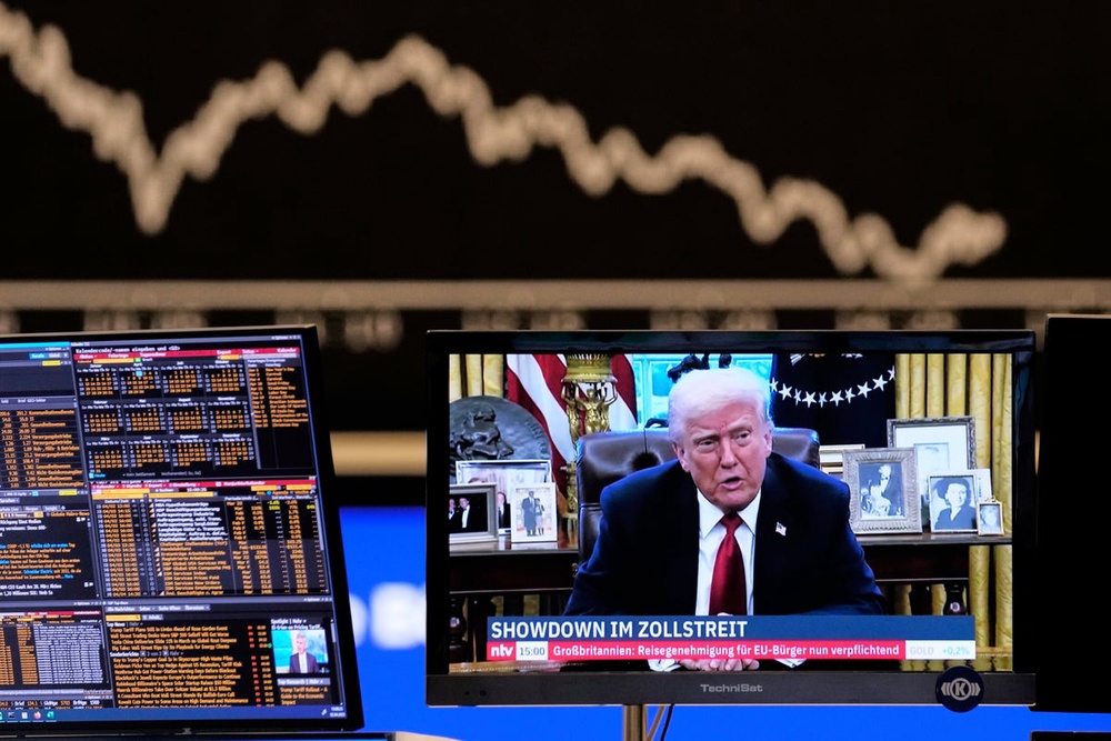 Asian stock markets plummet in aftermath of Trump tariffs announcement