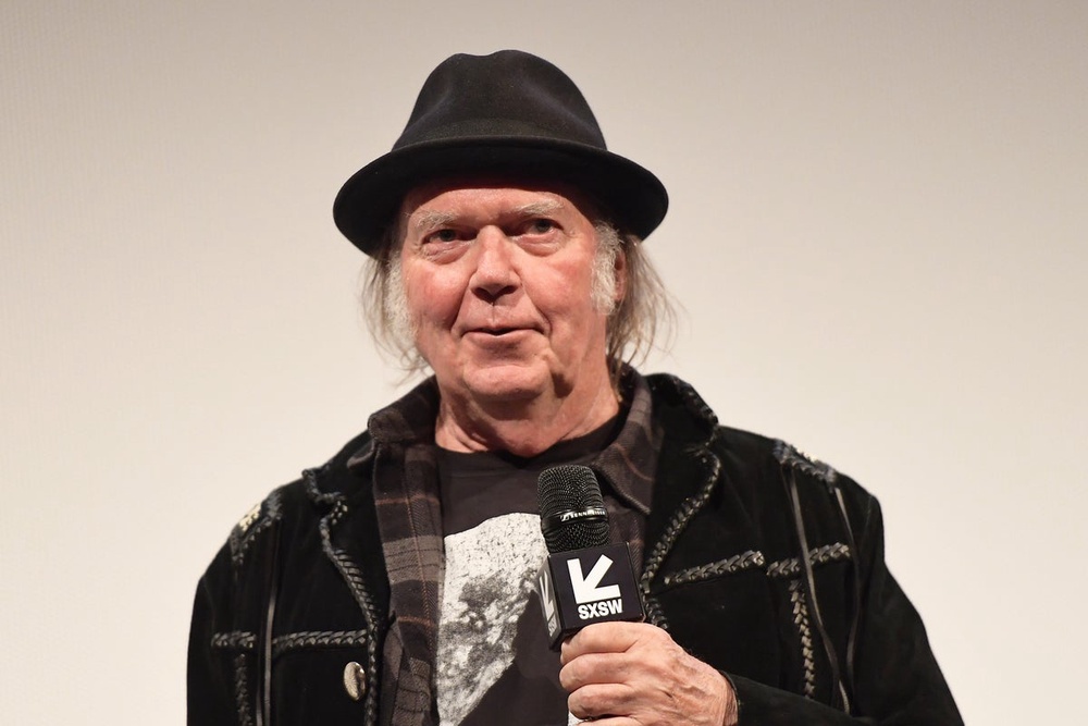 Daryl Hannah claims Trump administration tried to ‘mess Neil Young up ...