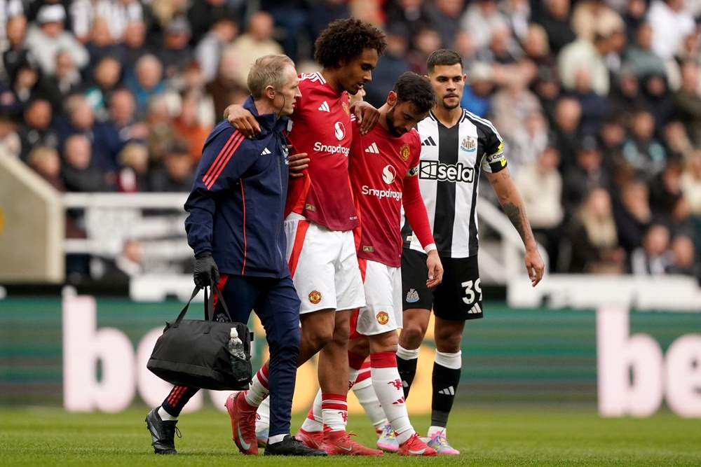 Manchester United forward Joshua Zirkzee out for season with hamstring ...