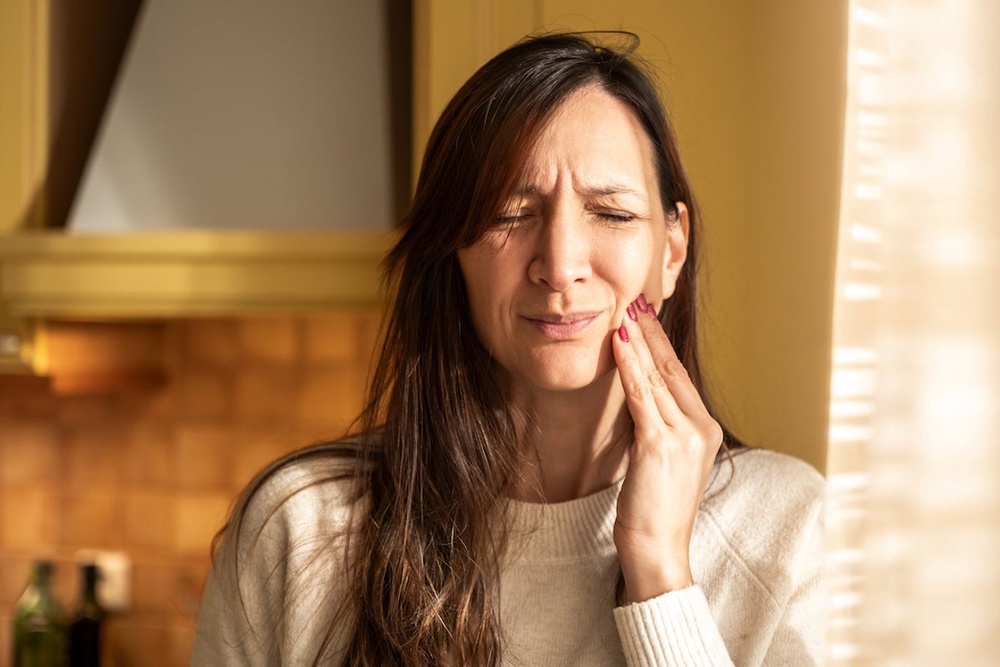 What is TMJ and how to treat jaw pain, according to experts