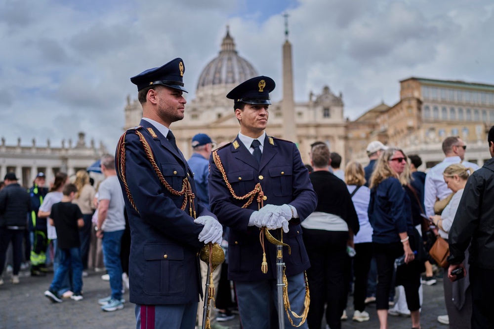 PHOTO COLLECTION: Vatican Pope Security