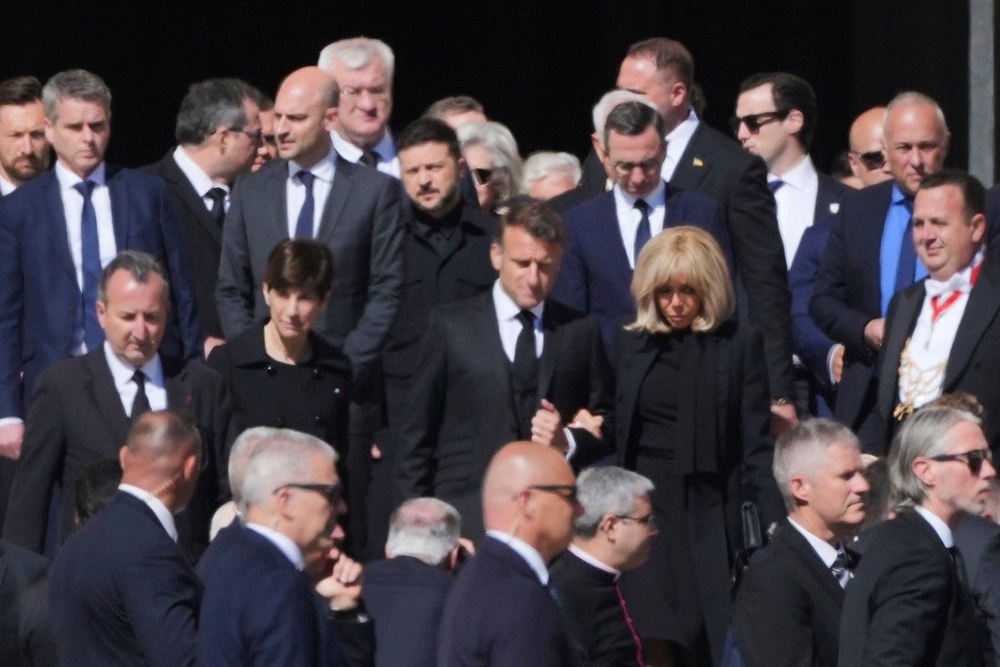 Zelensky appears to receive applause as leaders gather for Pope’s funeral