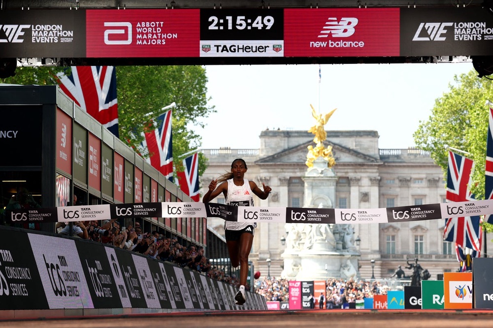 London Marathon 2025 LIVE: Sabastian Sawe wins men’s race as Tigst ...