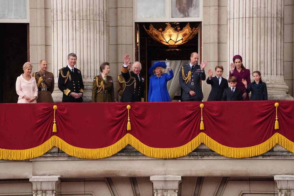 Four generations of royals gather on palace balcony to observe VE Day ...