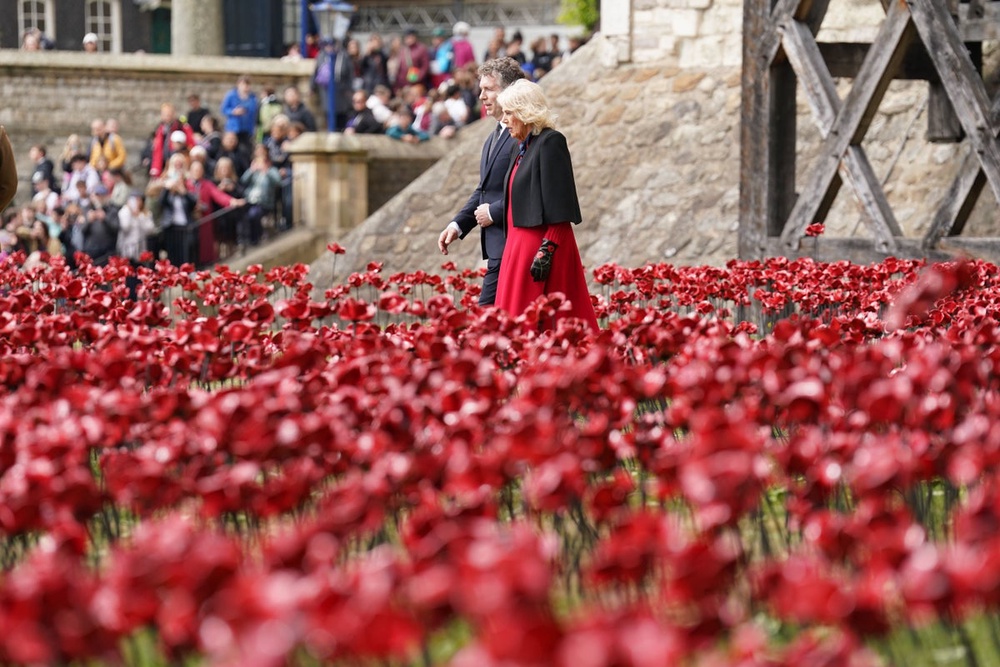 Queen praises ‘beautiful’ poppy display at Tower of London