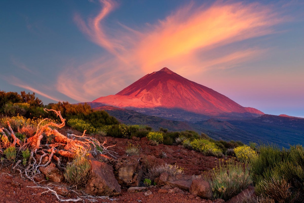 Tenerife tourists warned as island prepares to activate largest ever ...