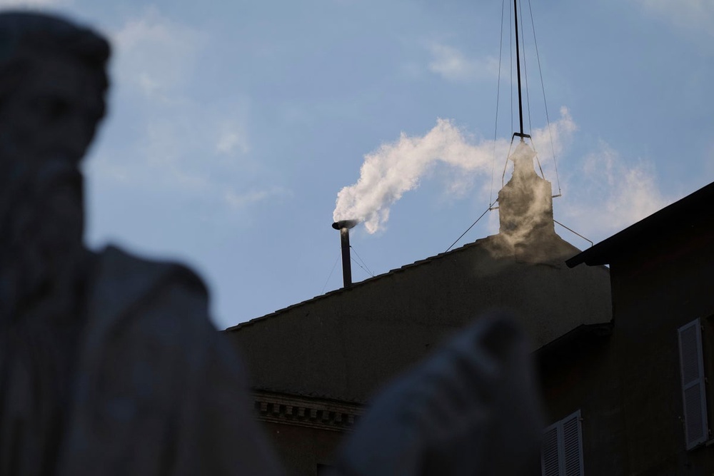 Video shows historic moment white smoke from Sistine Chapel confirms ...