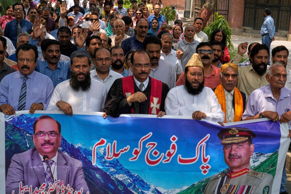 India and Pakistan ceasefire shaken by overnight border fighting in ...
