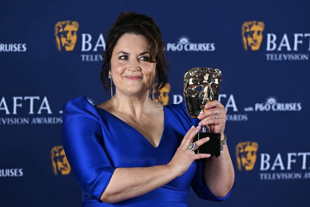 Ruth Jones accepts Bafta in voice of Gavin & Stacey’s Nessa with ...