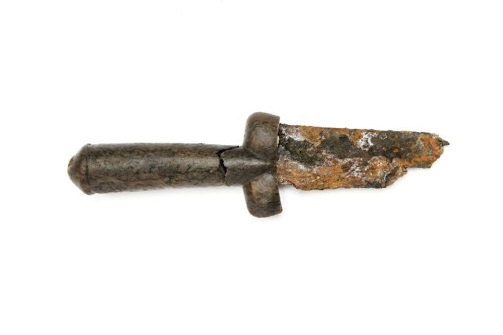 Archaeologists find medieval ‘testicle dagger’ that could even damage ...
