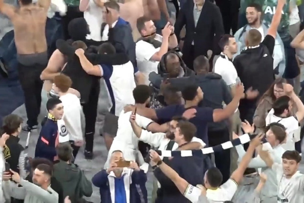 Spurs fans climb up giant screens to celebrate Europa League victory ...