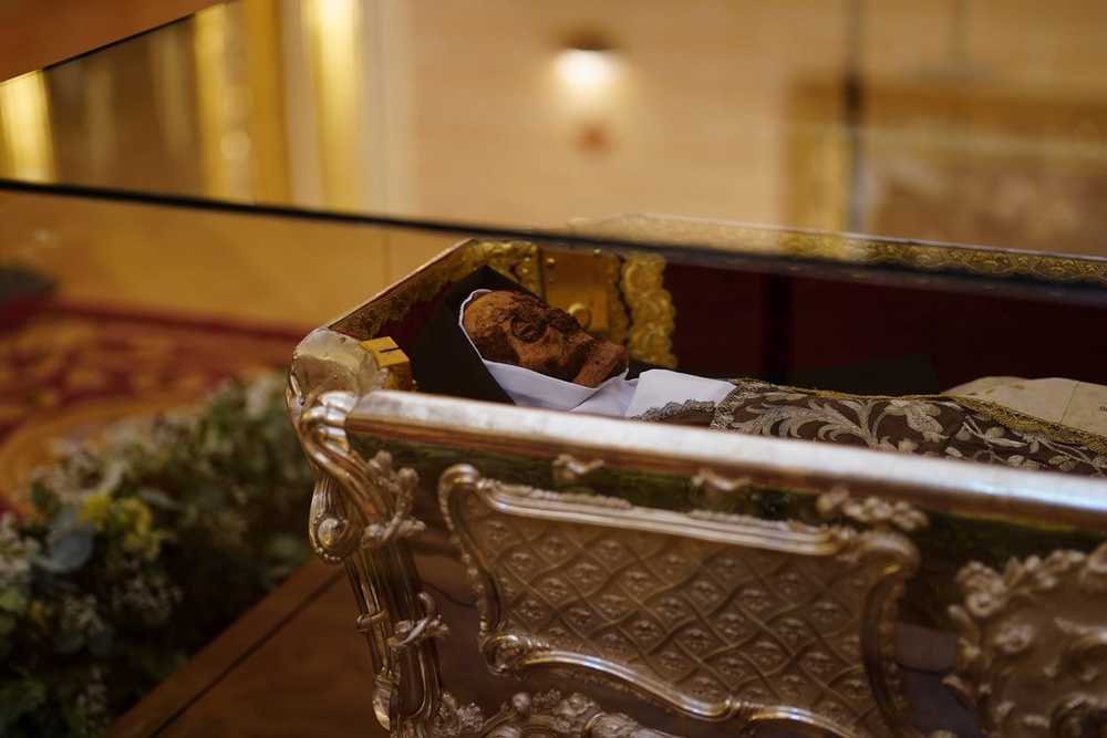 Tens of thousands flock to see corpse of Spanish saint more than 440 ...