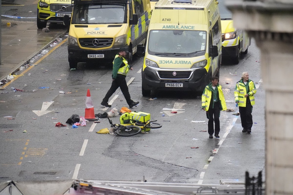 How Liverpool car crash unfolded after vehicle ploughs into fans during ...
