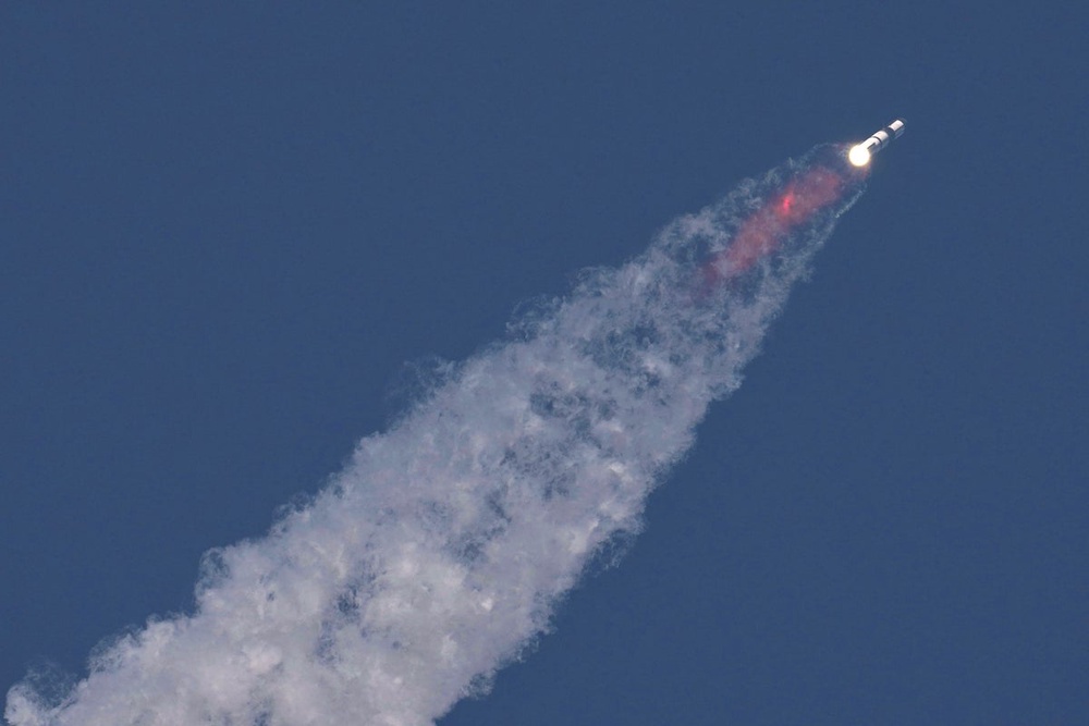 Elon Musk’s SpaceX Starship rocket tumbles out of control and explodes ...