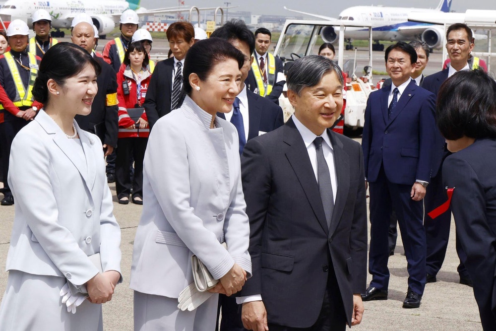 Japan's emperor and his family pray in Okinawa for the victims of the ...