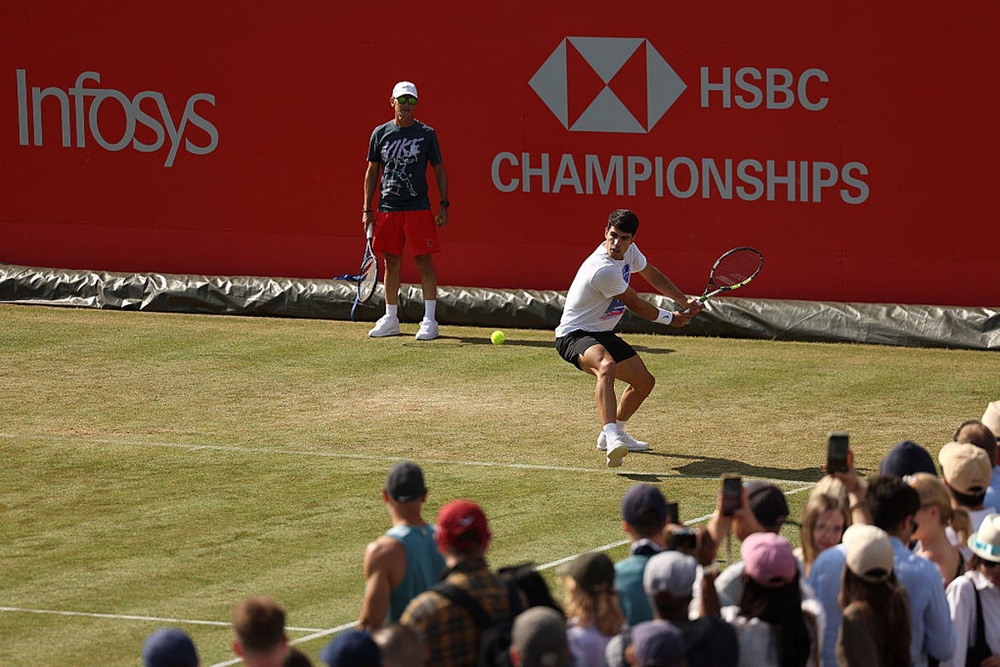 Carlos Alcaraz v Adam Walton live: Queen’s tennis scores and updates ...