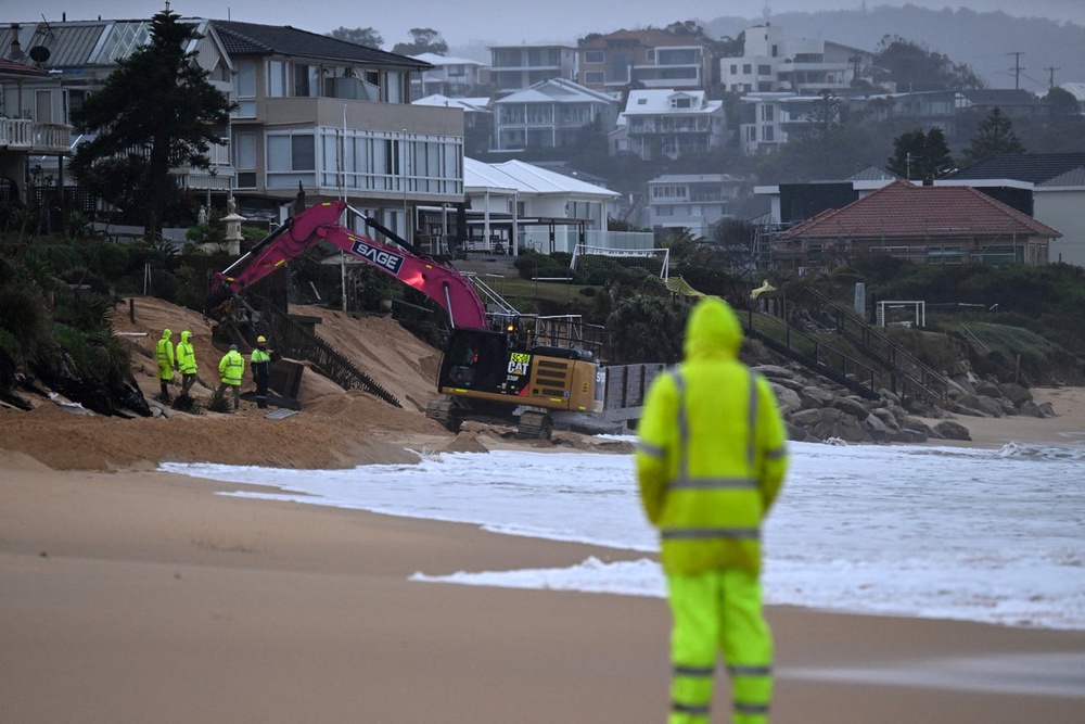 Australia bomb cyclone live: Travel chaos continues after strong winds leave thousands without power