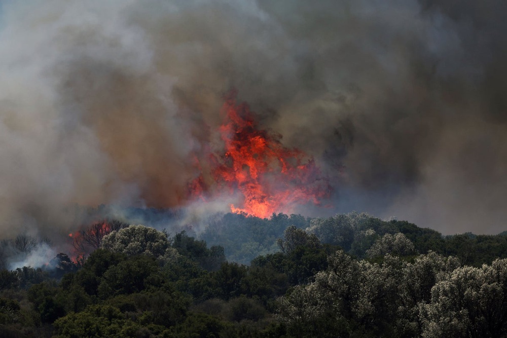 Turkey battles deadly wildfires as Greece brings blaze in Crete under ...