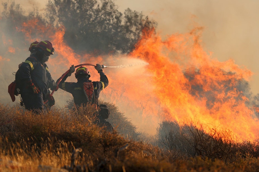 Crete wildfire latest: Tourists and homeowners forced to evacuate as ...