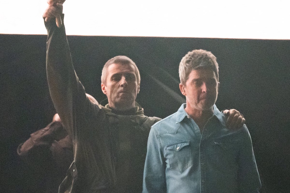 Oasis pay moving tribute to Liverpool player Diogo Jota at reunion show