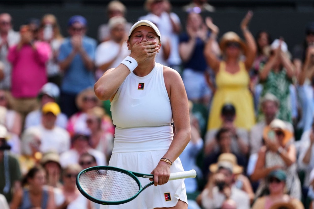 Anisimova stuns top seed Sabalenka to claim Wimbledon final spot