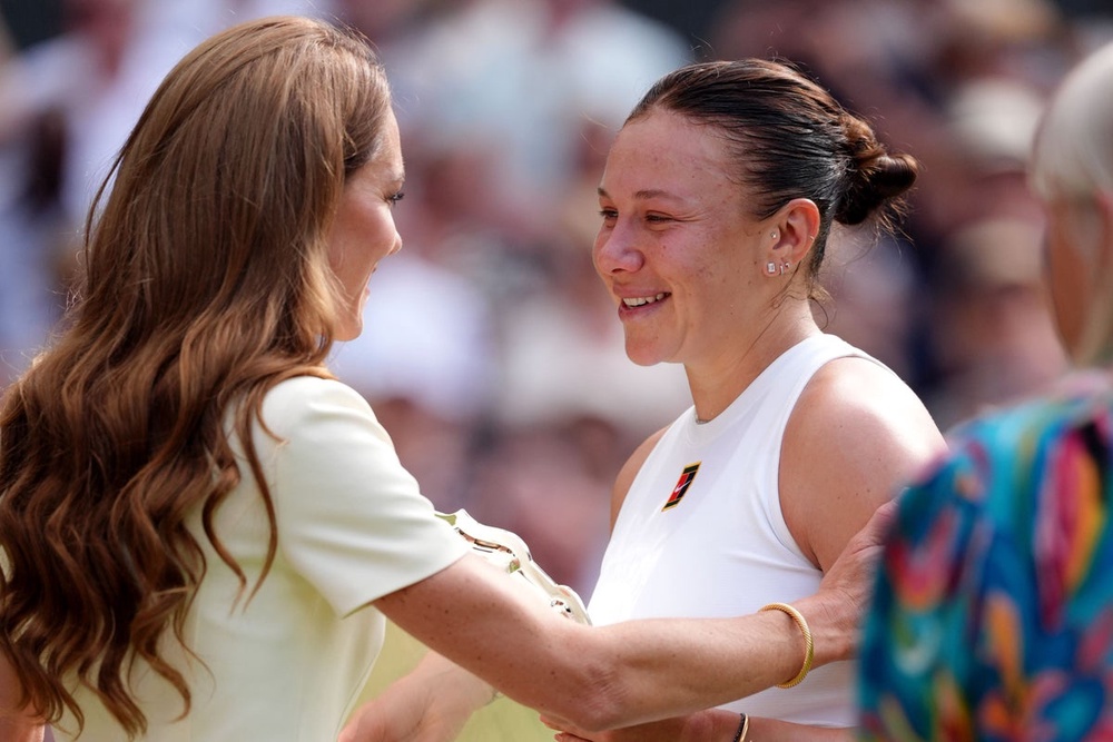 Kate tells Anisimova to keep ‘head high’ as she consoles Wimbledon ...