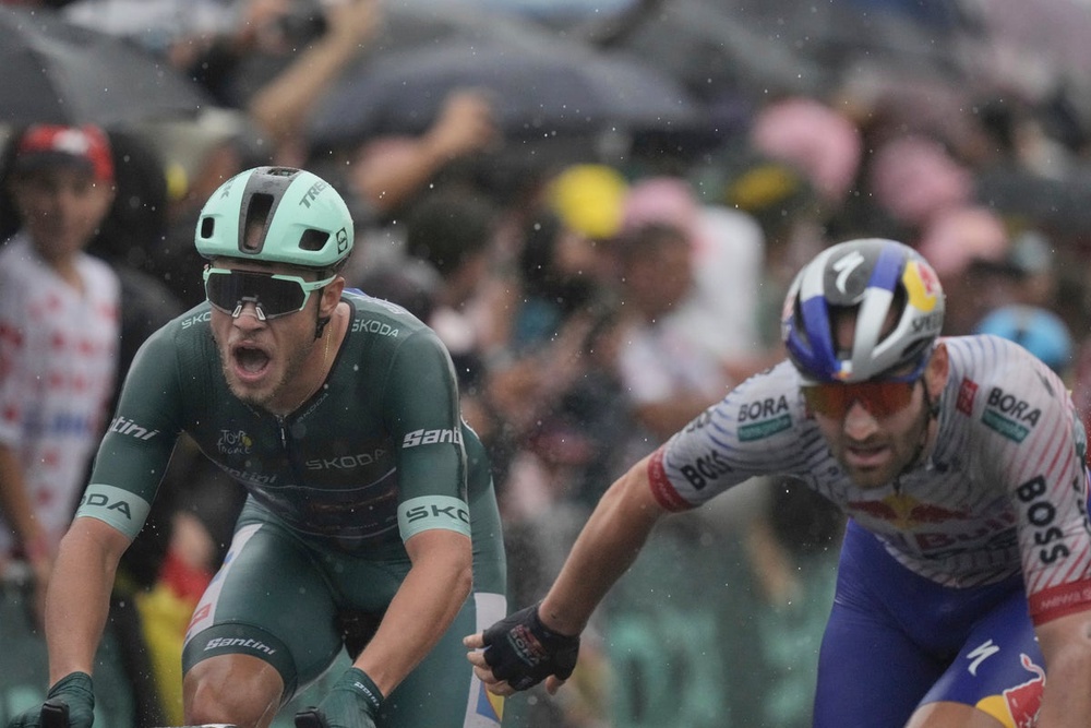 Tour de France 2025 live: Chaotic sprint finish in wet conditions ...