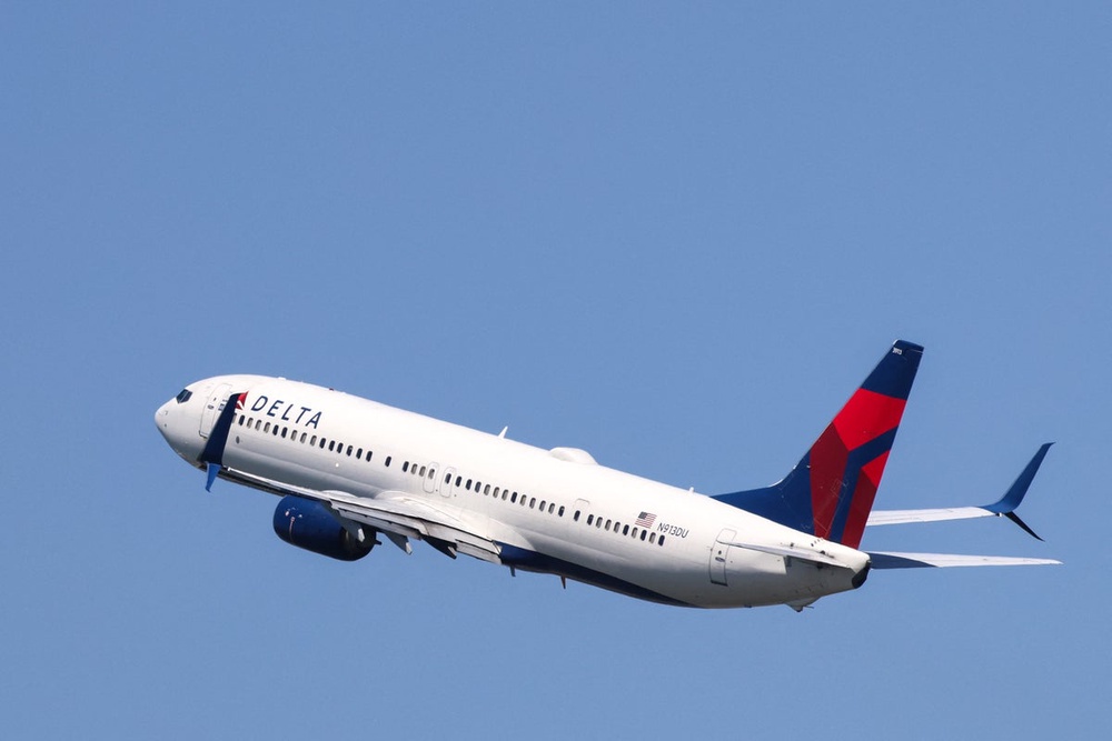 Delta flight hit by extreme turbulence ‘plunged 1,000ft’ before ...