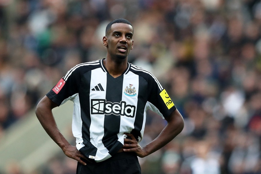 Eddie Howe’s Newcastle admission opens door to Alexander Isak exit